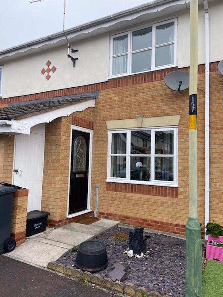 A two bedroom Unfurnished Mid Terrace... 2 bed terraced house - £875 ...