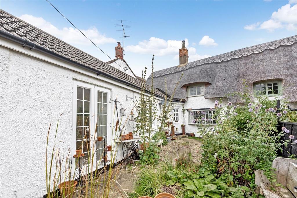 Gold Street, Riseley 2 bed cottage - £300,000