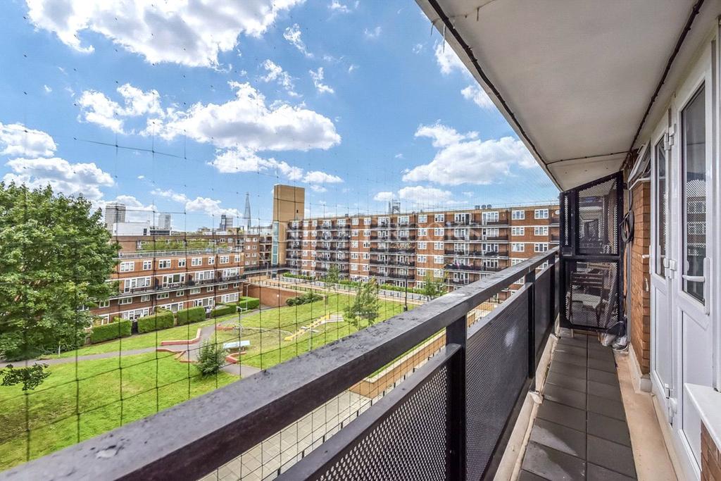 New Place Square, Bermondsey, SE16 1 bed apartment - £275,000