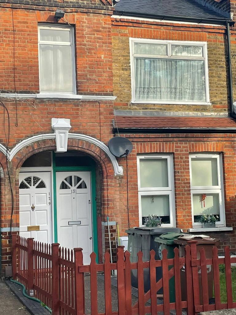 Warner Road, London E17 3 bed maisonette - £1,350 pcm (£312 pw)