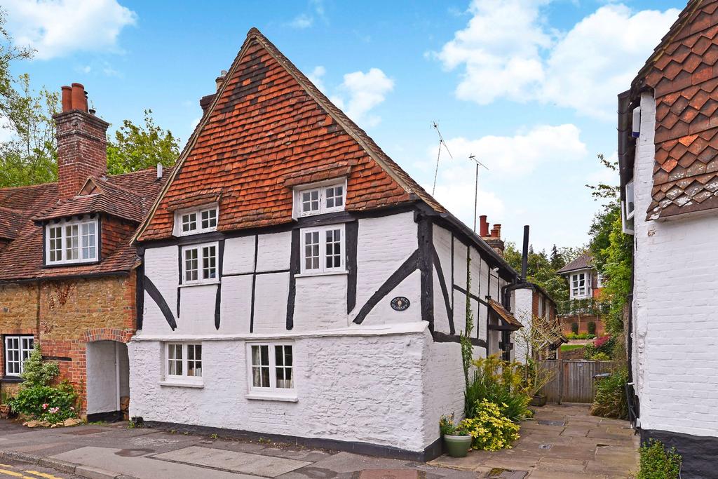 Godalming, Surrey, GU7 2 bed semi-detached house - £425,000
