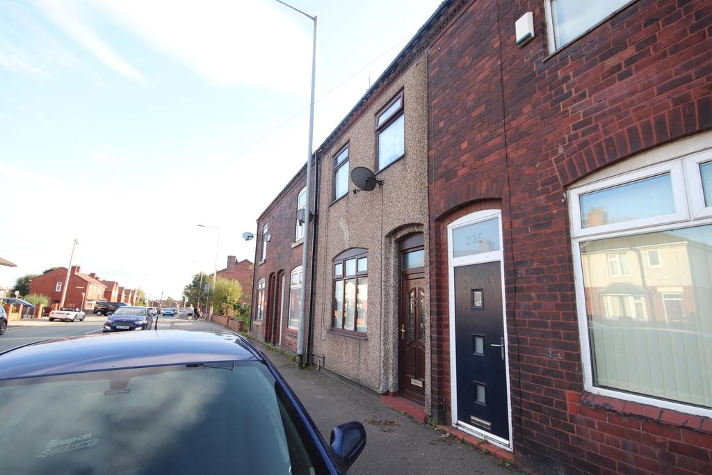 Kirkhall Lane, Leigh, WN7 5RP 2 bed terraced house - £75,000