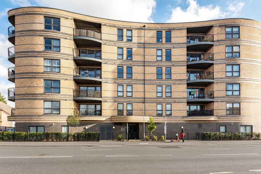Slough, Berkshire, SL1 2 bed maisonette - £1,400 pcm (£323 pw)