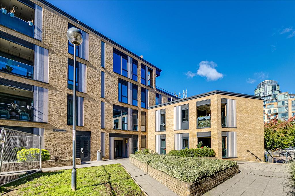 Eltringham Street, London 2 bed flat - £525,000