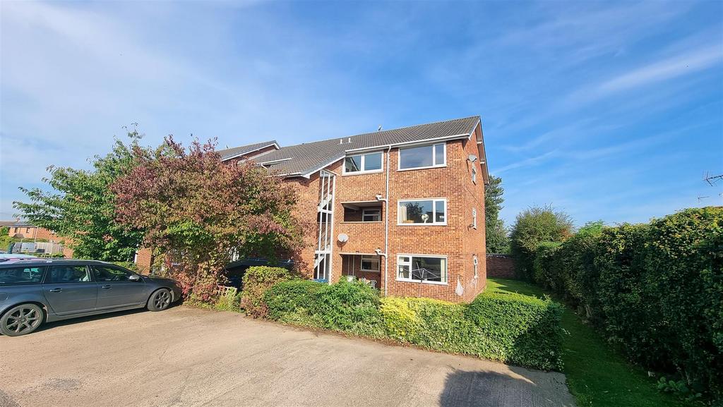 Beech Lodge, Bingham, Nottingham 2 bed apartment - £750 pcm (£173 pw)