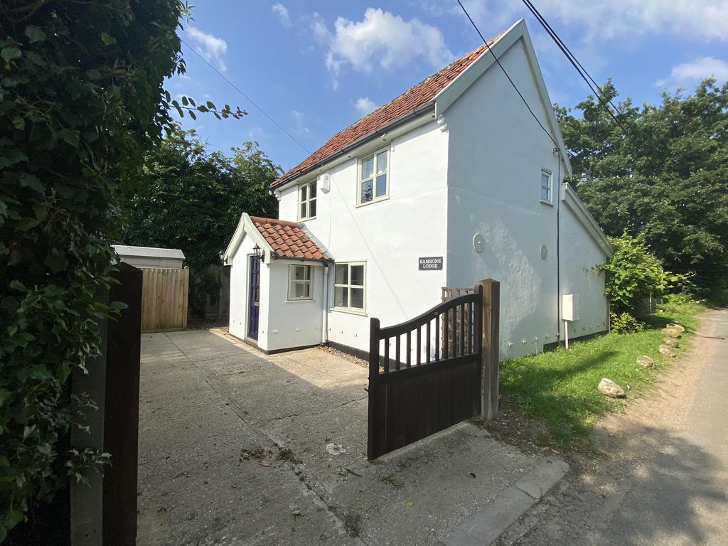 High Road, Bressingham IP22 2 bed detached house - £825 pcm (£190 pw)