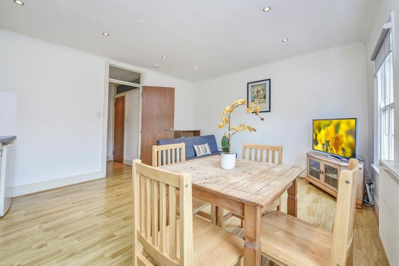 Crouch Hill, London, N4 4AP 1 bed flat - £1,275 pcm (£294 pw)