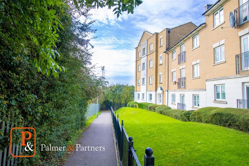 Propelair Way, Braiswick, Colchester... 2 bed apartment - £200,000