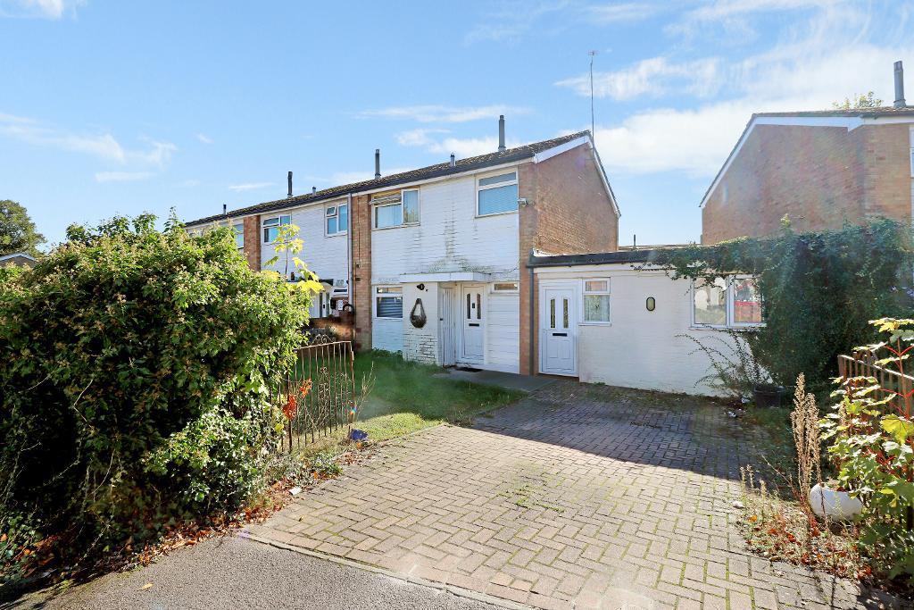 Moxes Wood, Marsh Farm, Luton... 4 bed end of terrace house - £300,000