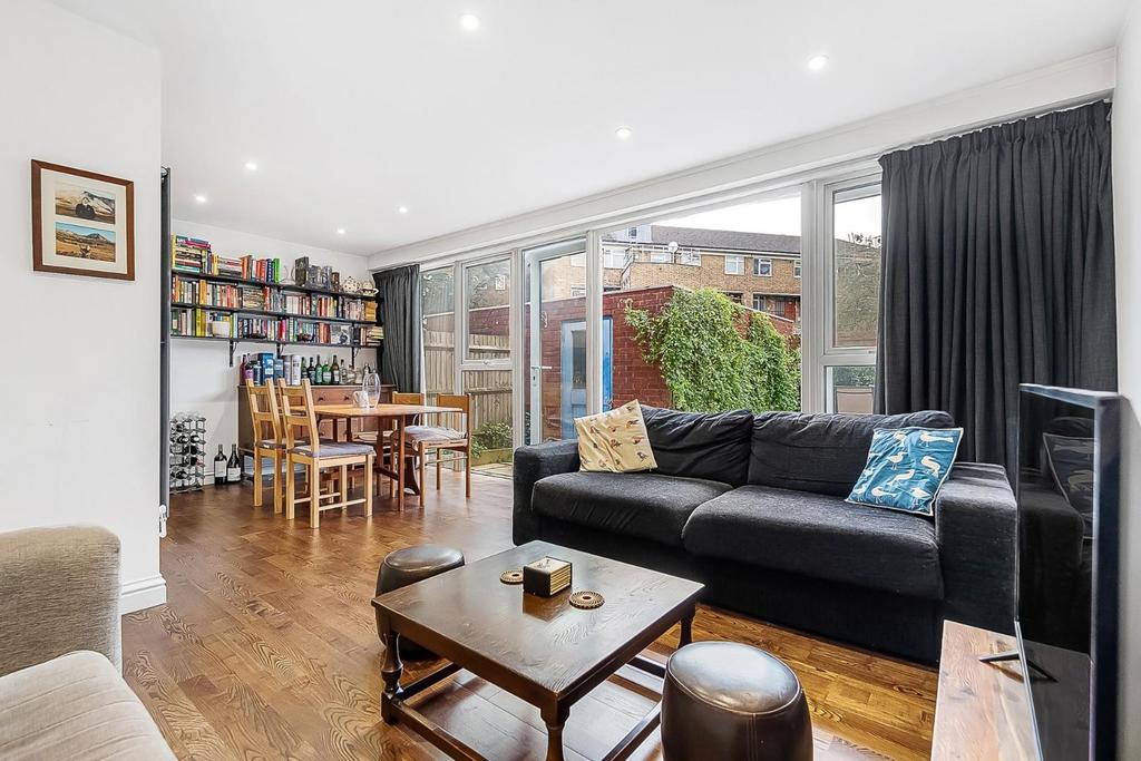 Gresham Road, SW9 2 bed house - £599,950
