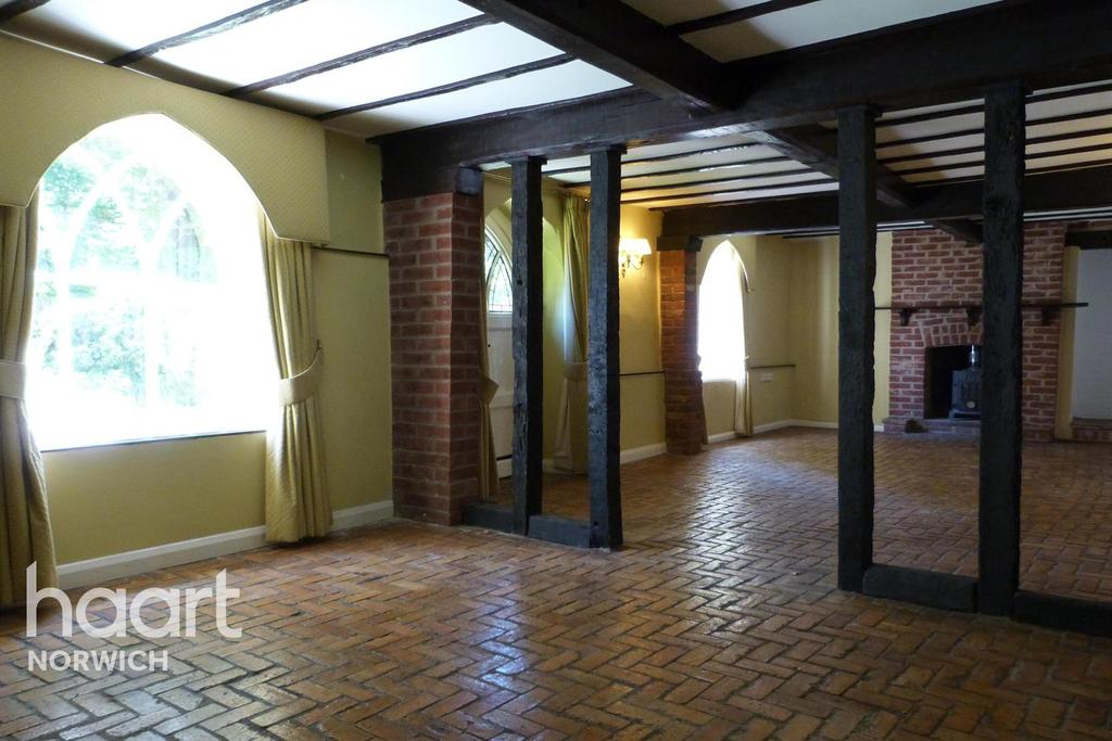 Gothic House, Lenwade 4 bed detached house - £750 pcm (£173 pw)