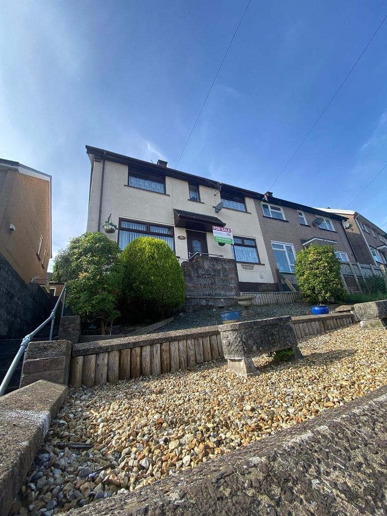 Penpisgah Road, Tonypandy, Rhondda... 3 bed semi-detached house - £124,995