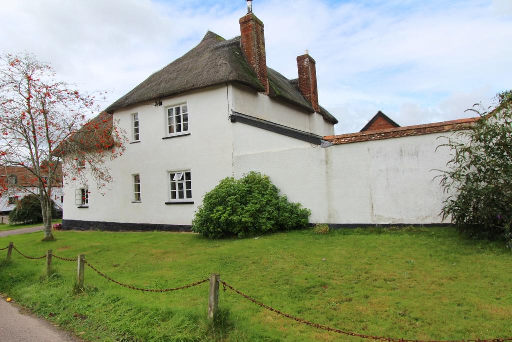 Rockbeare, Exeter 4 bed cottage - £650,000