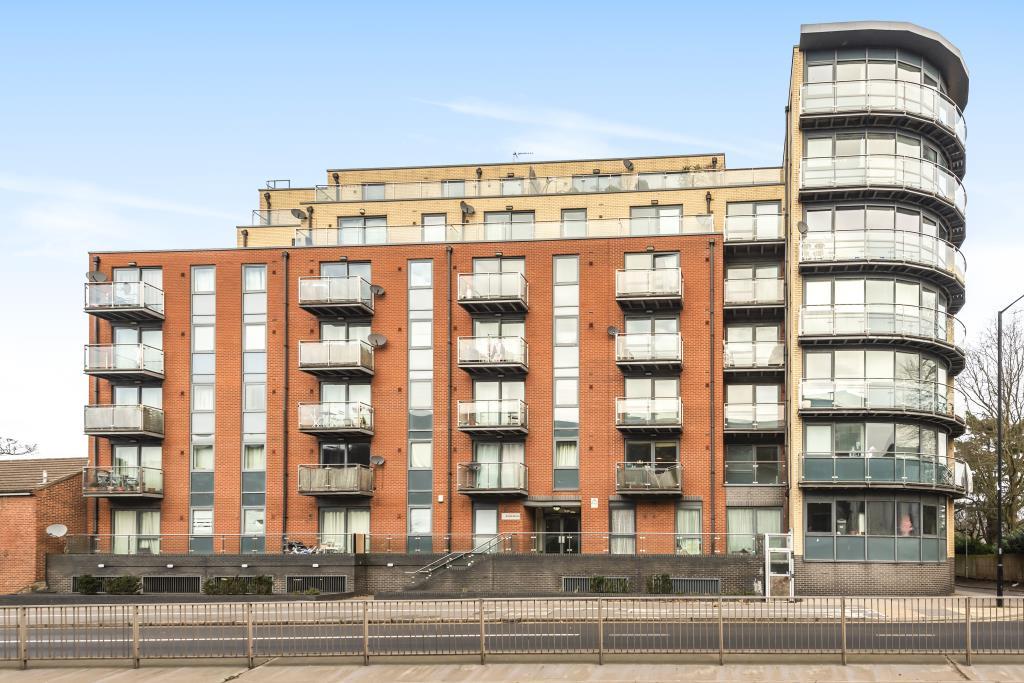 Slough, Berkshire, SL1 1 bed flat - £190,000