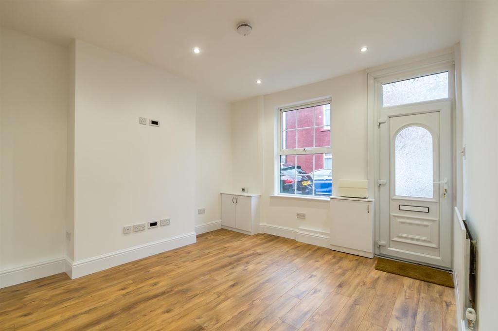 Allan Street, York, YO30 6EP 2 bed terraced house - £895 pcm (£207 pw)