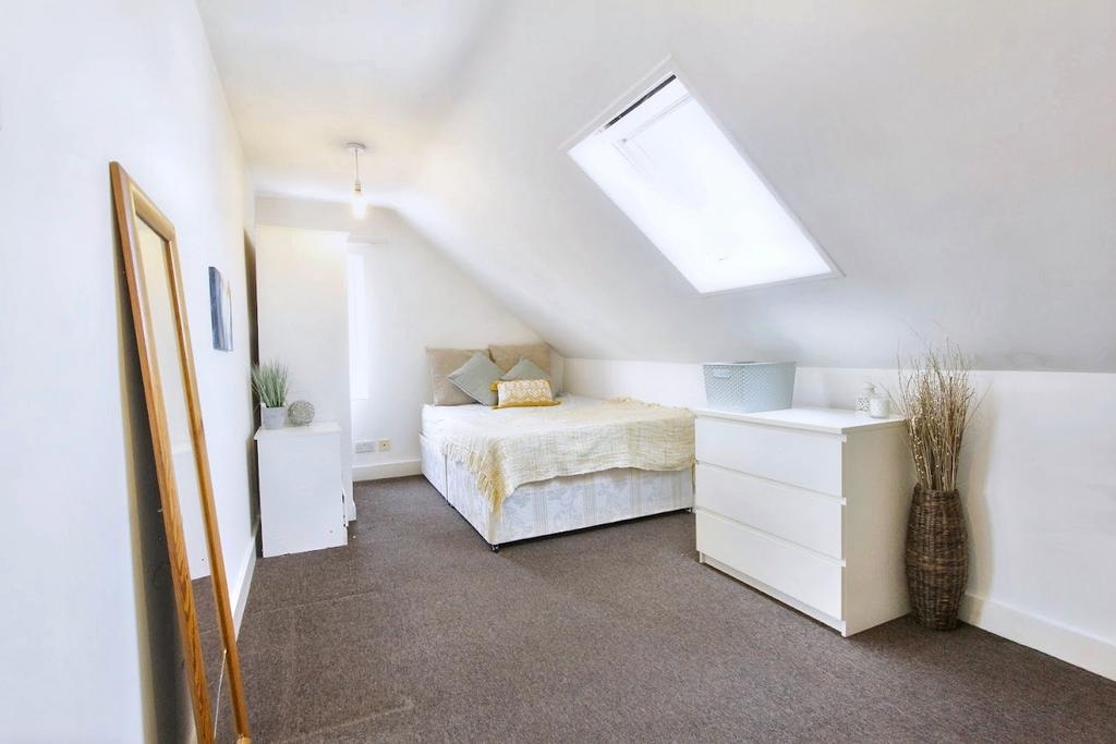 Addington Road, Reading RG1 5 bed flat to rent - £3,250 pcm (£750 pw)