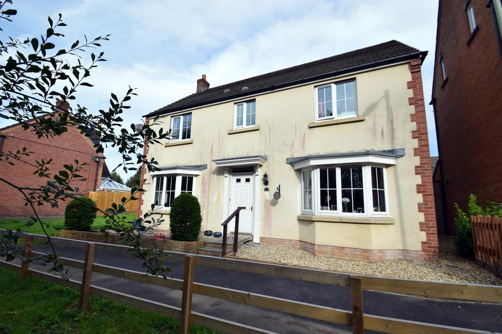 35 Leyshon Way, Bryncethin, Bridgend... 4 bed detached house - £359,950