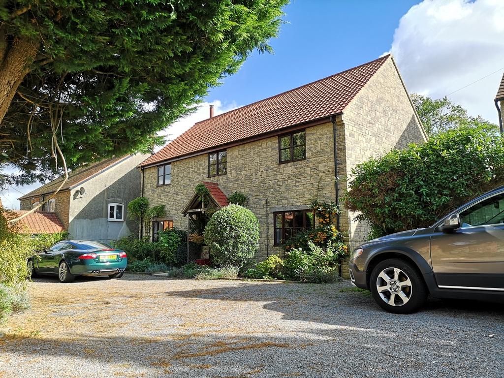 Furge Lane, Henstridge, Somerset, BA8 4 bed detached house - £499,950