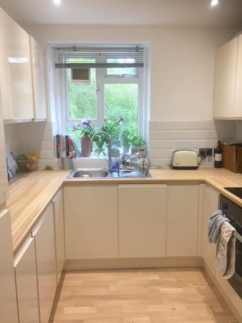 Varndean Road, Brighton BN1 2 bed flat - £1,300 pcm (£300 pw)