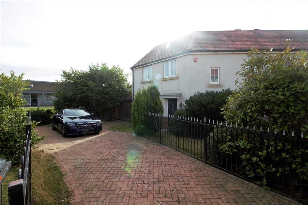 Tyler Avenue, Little Dunmow 3 bed semi-detached house - £375,000