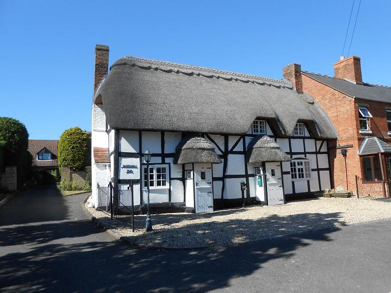 Pershore Rd, Hampton, Evesham, WR11 3 bed cottage - £1,250 pcm (£288 pw)