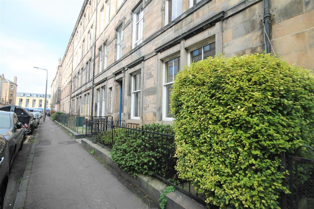 Valleyfield Street, Edinburgh 2 bed ground floor flat - £260,000