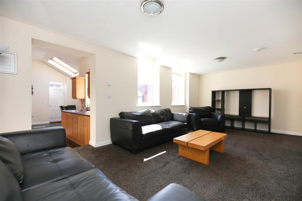 Myrtle Grove, Jesmond, NE2, (£115 PPPW) 6 bed maisonette - £2,990 pcm ...