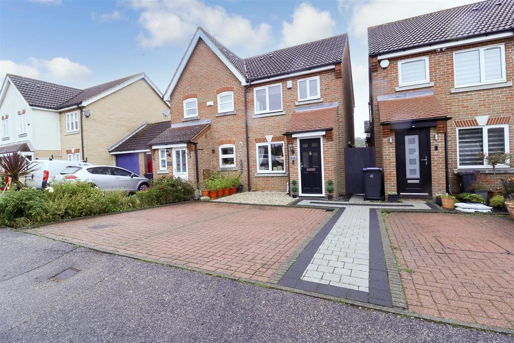 Sheldon Close, Harlow 2 bed semi-detached house - £325,000