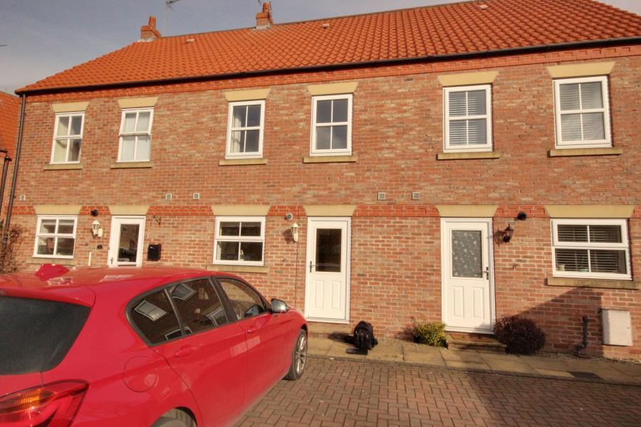Marin Court, Beverley, HU17 0UH 3 bed mews - £700 pcm (£162 pw)