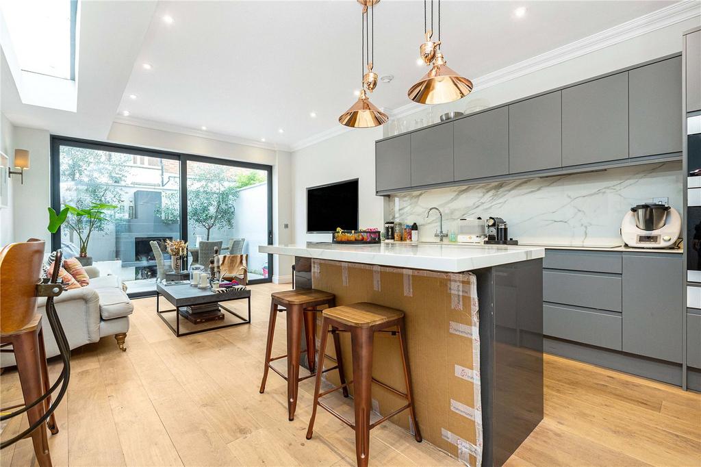 Tynemouth Street, Fulham, London, SW6 2 bed flat - £3,000 pcm (£692 pw)
