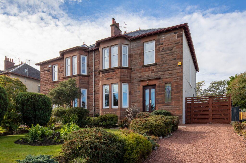 Clarkston Road, Clarkston 3 bed semi-detached house - £395,000