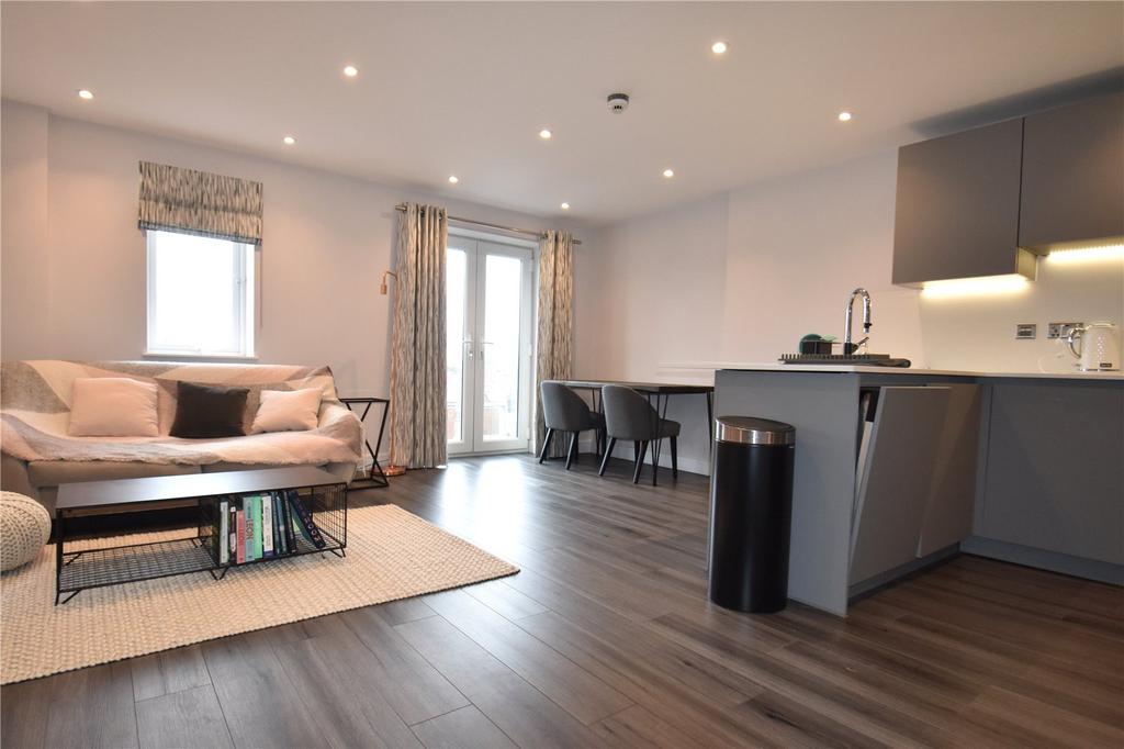 Truscon House, 11 Station Road... 2 bed apartment - £1,900 pcm (£438 pw)