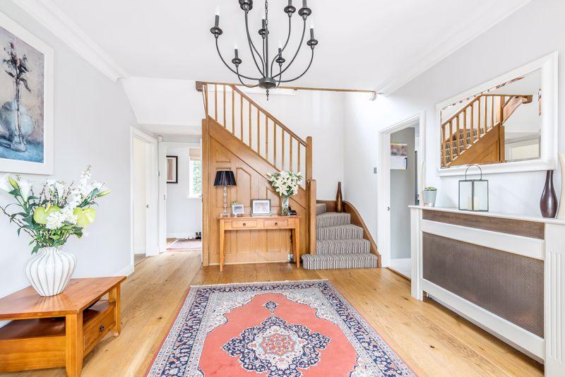 Ayling Lane Aldershot 4 Bed Detached House £900 000