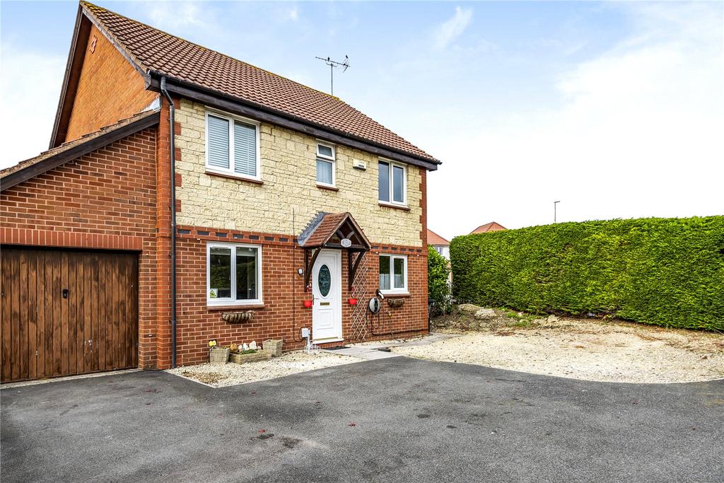 Nolan Close, St. Andrews Ridge... 4 bed detached house - £450,000