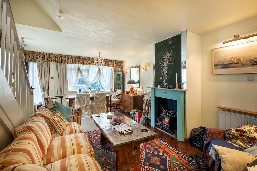 Graham Terrace, Belgravia, SW1W 4 bed property - £3,683 pcm (£850 pw)