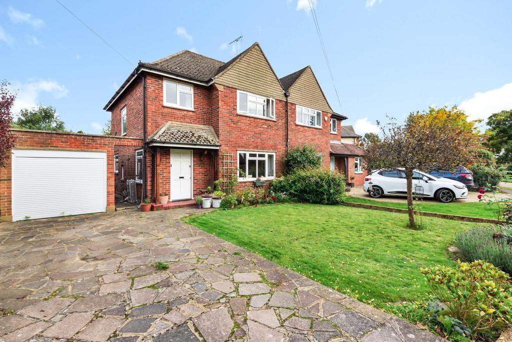 D'Abernon Drive, Cobham, KT11 3 bed semi-detached house - £795,000