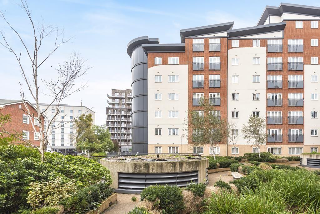 Aspects Court, Slough SL1 1 bed flat to rent - £1,150 pcm (£265 pw)