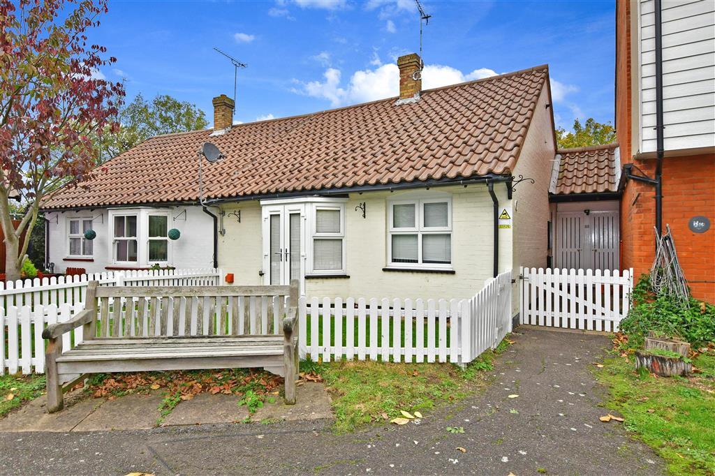 Crouch Street, Basildon, Essex 1 bed semi-detached bungalow - £245,000