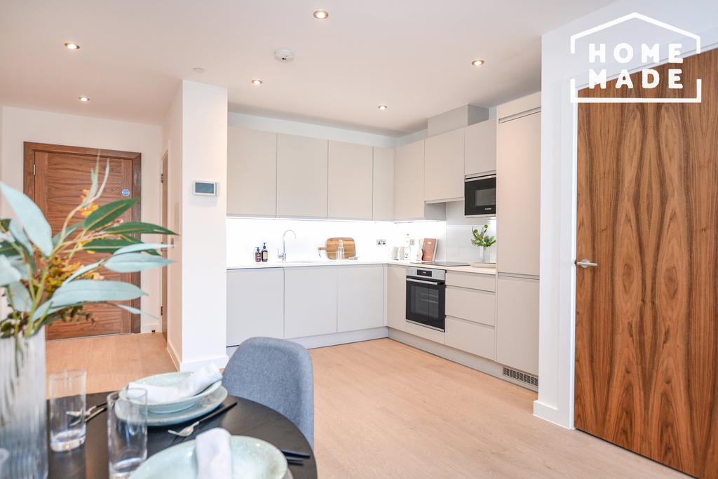 Sienna House, Sutton, SM1 1 bed flat - £1,415 pcm (£327 pw)