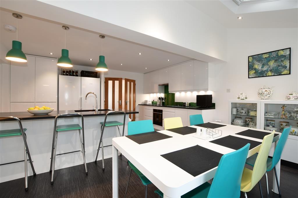 Holmbury Drive, North Holmwood... 3 bed detached house - £595,000