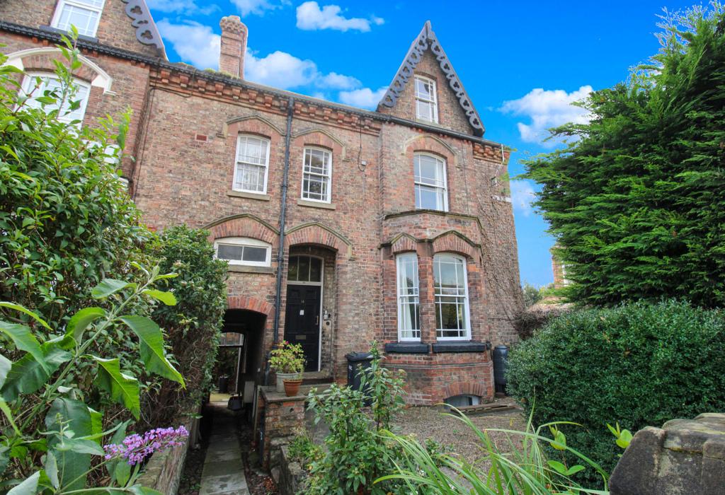 North Road, Ripon, North Yorkshire 2 bed flat - £110,000