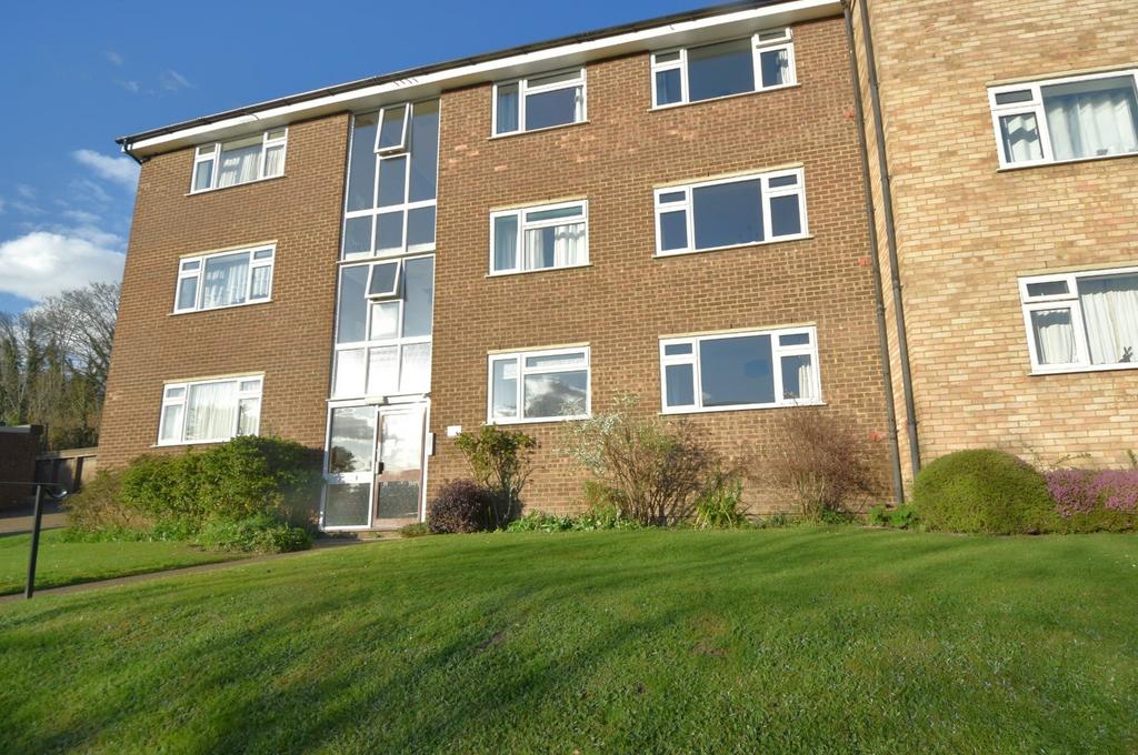 Brambleside, High Wycombe... 2 bed apartment to rent - £1,300 pcm (£300 pw)