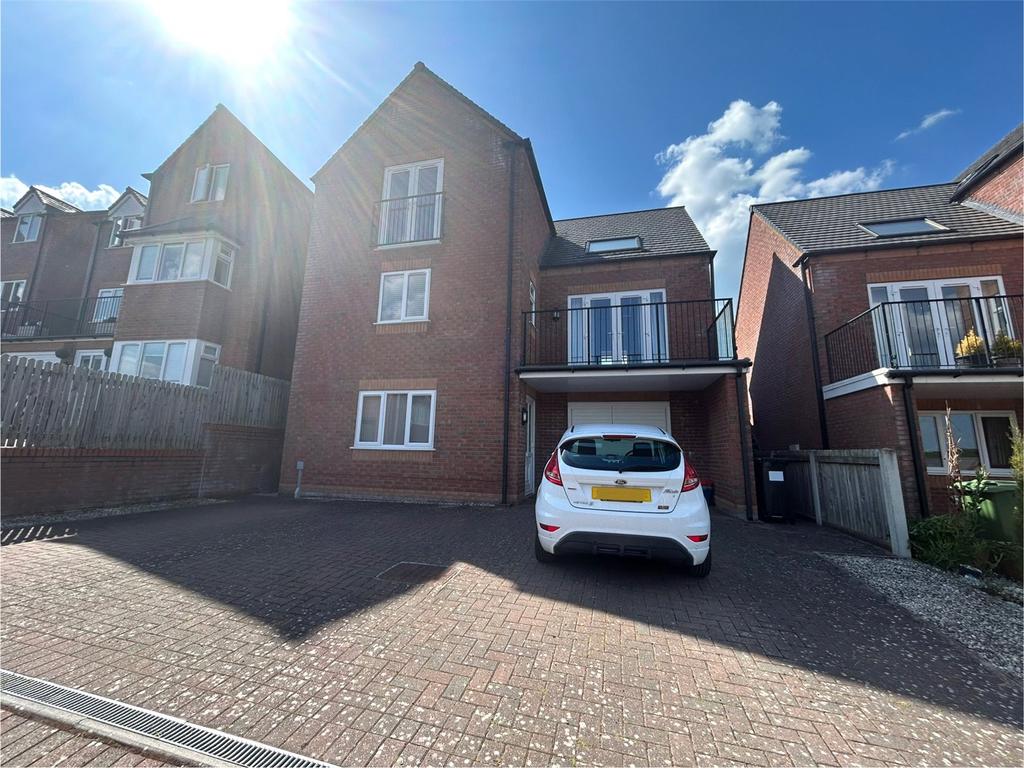 Brynmor Heights, Newtown, Powys, SY16 3 bed detached house - £1,050 pcm ...