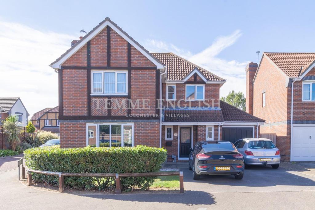 Centurion Way, Colchester 5 bed detached house - £550,000