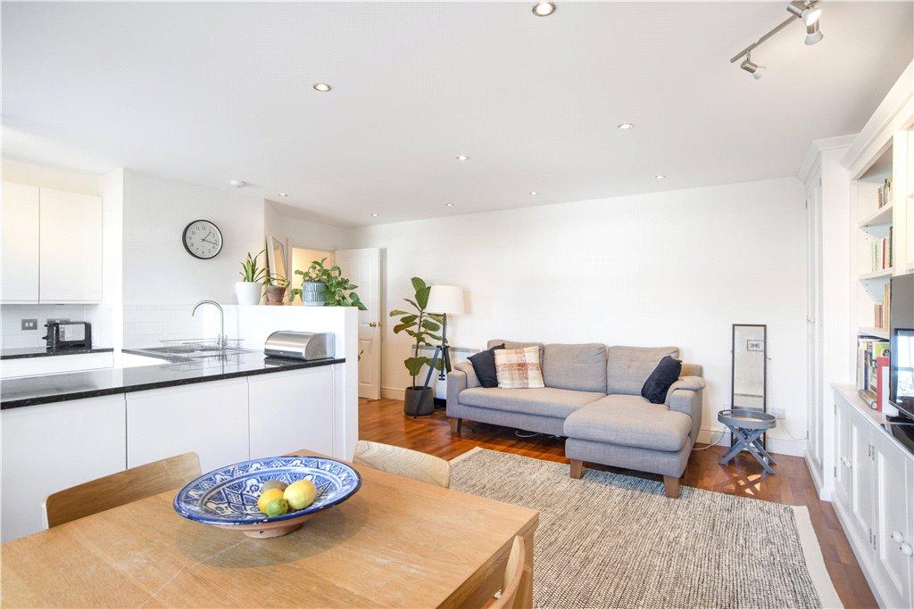 Hanover Place, London, E3 2 bed apartment - £425,000
