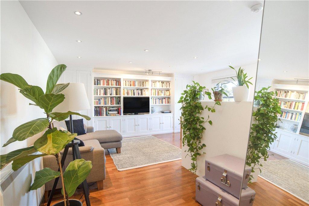 Hanover Place, London, E3 2 bed apartment - £425,000