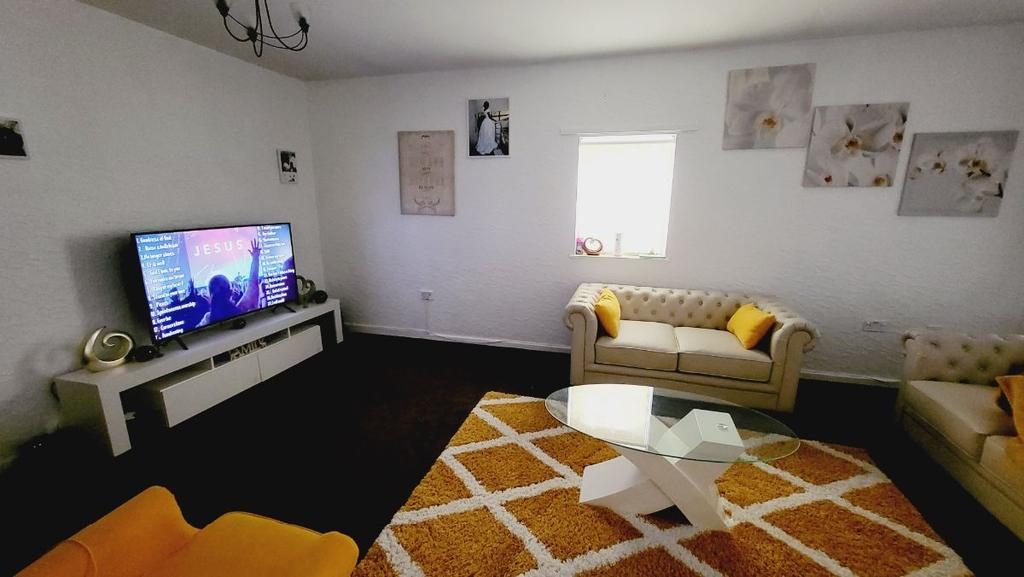 Grainger Court, Dunholme Road... 2 bed apartment - £595 pcm (£137 pw)