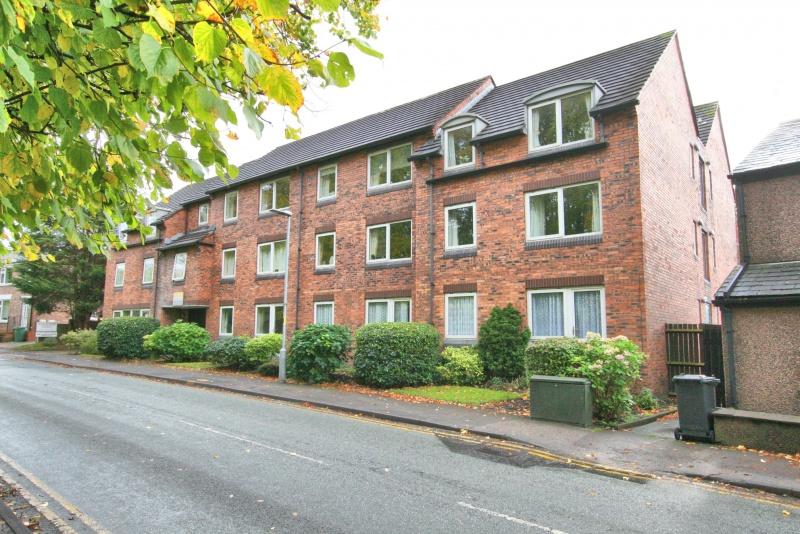 Park Lane Poynton SK12 1RL 1 bed flat - £79,950