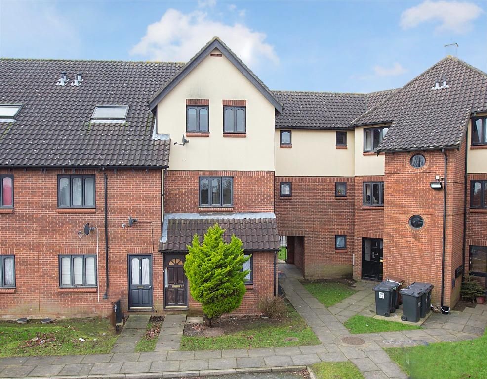 Rockingham Mews, Corby, NN17 2 bed flat - £650 pcm (£150 pw)