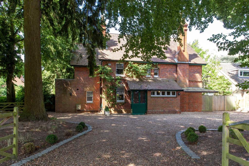 Conisboro Avenue, Caversham Heights 5 bed detached house - £1,395,000